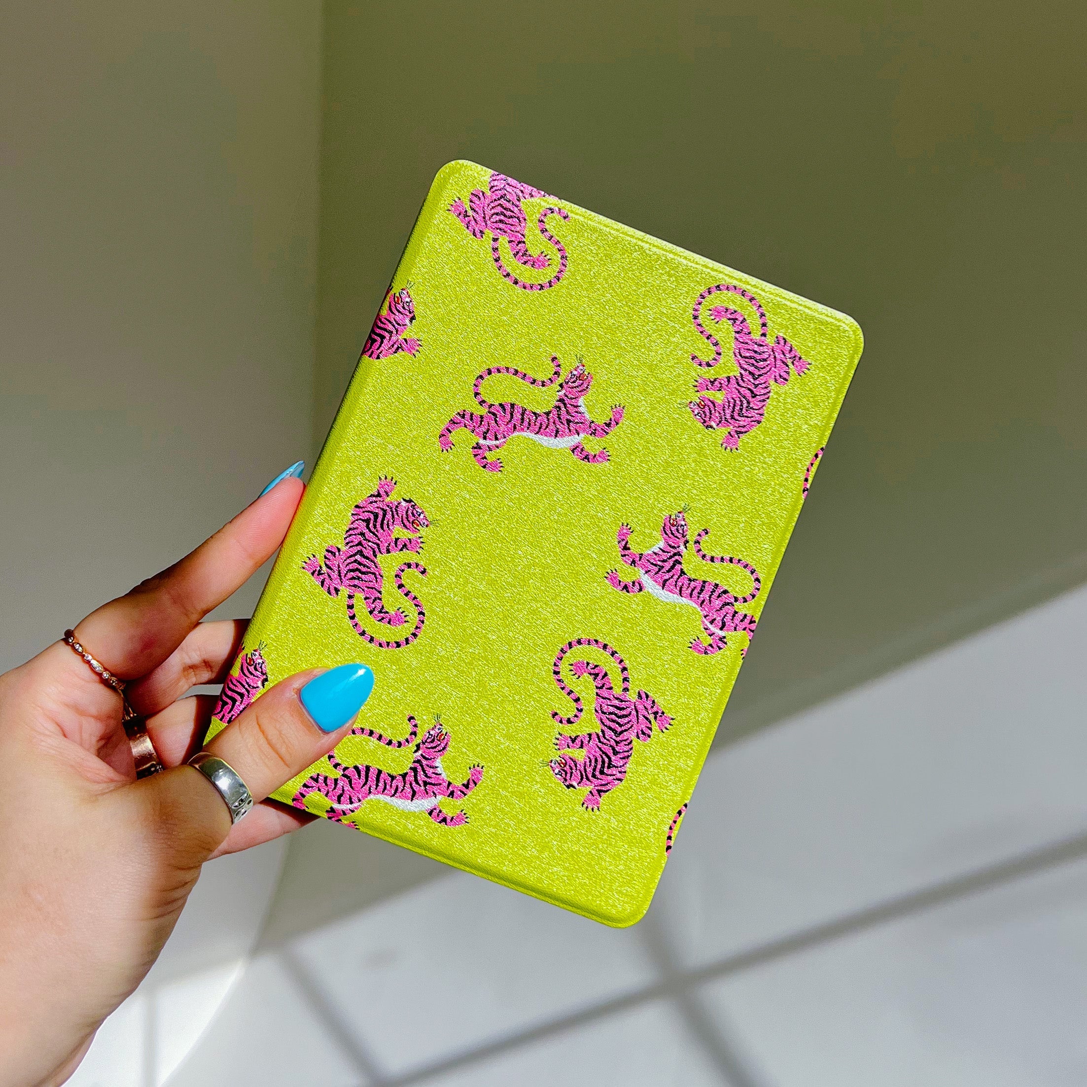 Hey Tiger • Kindle Case – page.